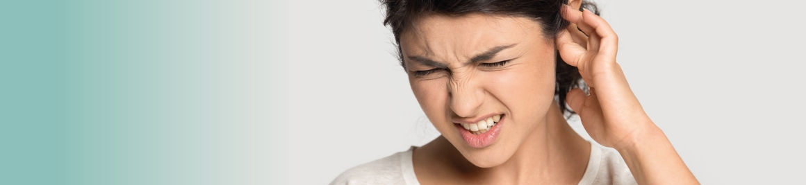 Bouchon de cérumen à l'oreille : symptômes et conseils | Humer